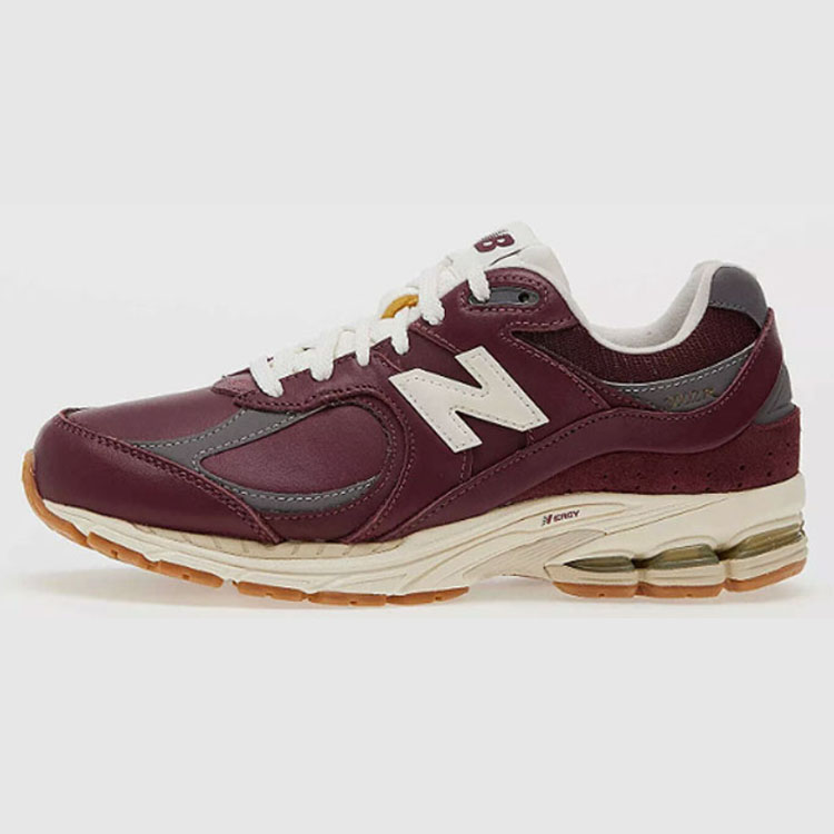 New Balance（ニューバランス） スニーカー M2002R BURGUNDY WHITE M2002RVH シューズ スエード ...