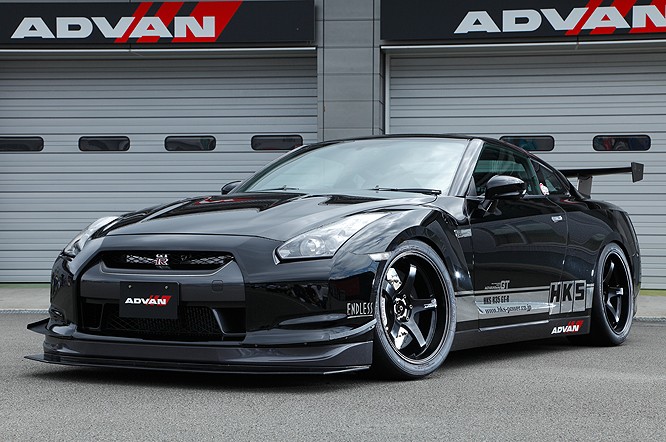 R35 GT-R ADVANRacing アドバンレーシング GT プレミアム 10J・11J-20＋ADVANスポーツ 255/40-20 ...