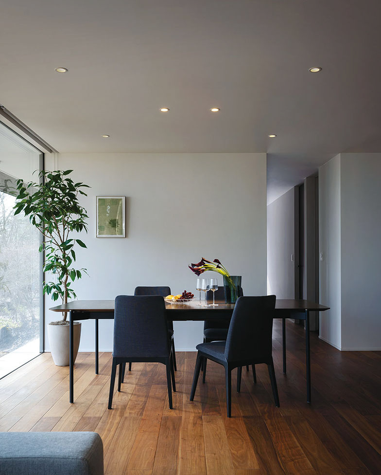 ODELIC（オーデリック） ダウンライト 高気密SB形 高演色LED・ハイコーン LED一体型 埋込穴φ75mm 白熱灯器具100W相当 連続調光 電球色2700K オフホワイト ...