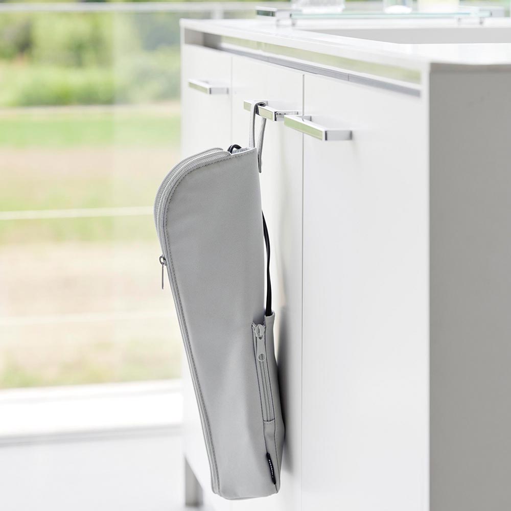 tower 山崎実業 タワー 耐熱ヘアーアイロンポーチ L 収納 ヘアアイロン 入る ケース 熱いまま 耐熱 旅行 吊り下げ ライトグレー ブラック 1383 1384 : アシストワン ...