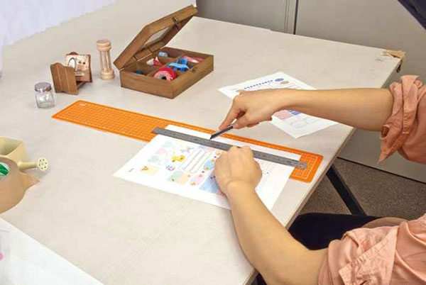 ナカバヤシ 折りたたみカッティングマット CTMO-A201-OR オレンジ 縦長 細長 小型 カッターマット : ctmo-a201-or : ブックカバー・文具専門店 Bタウン - 通販 ...