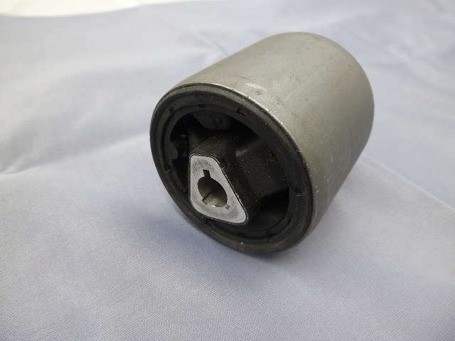 BMW 5シリーズ E60/63系優良品 フロントロアアームブッシュOE番号：31126765992 : 輸入車パーツ専門店 D ...