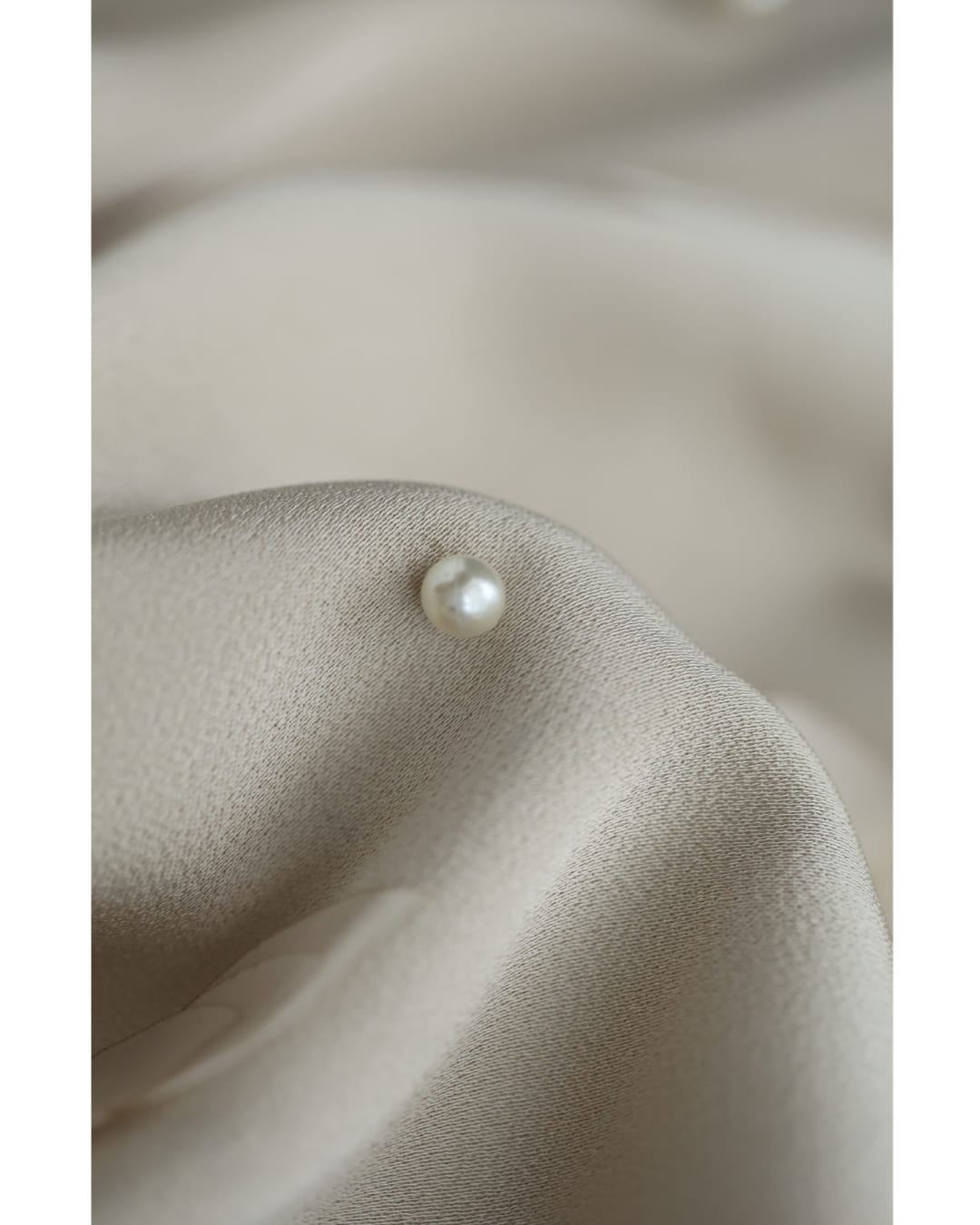 SからL対応 蝶々舞うデコルテドレープブラウストップス : CAWAII