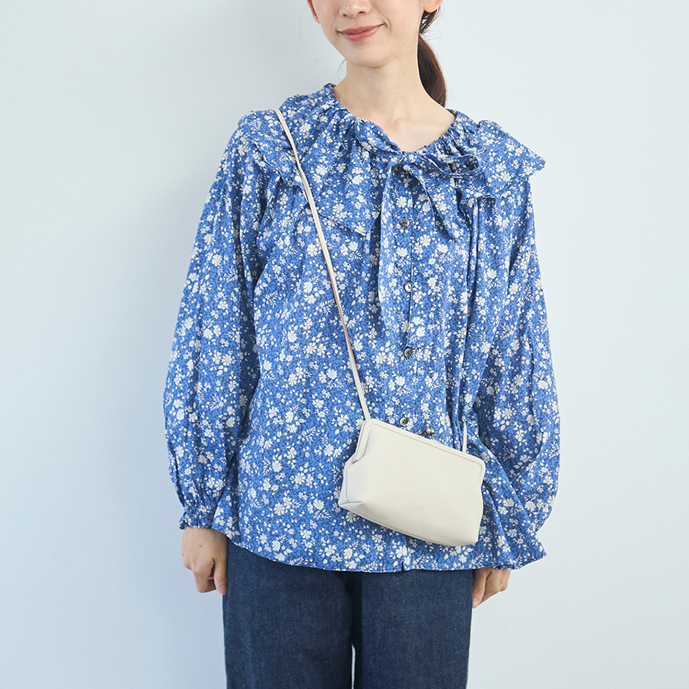 kanmi Kanmi. カンミ iitsu mono トラベルがま口ポシェット PO24-03 かんみ ミニバッグ バッグ 本革 レザー ナチュラル ギフト プレゼント 日本製 ...