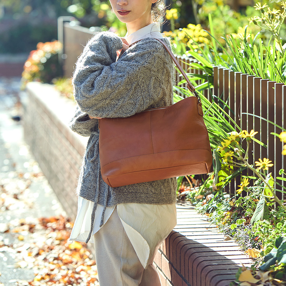 kanmi Kanmi. カンミ itsu mono ショルダーバッグ B24-11 かんみ バッグ ショルダー A4対応 斜め掛け 肩掛け ブランド 本革 レザー 日本製 ...