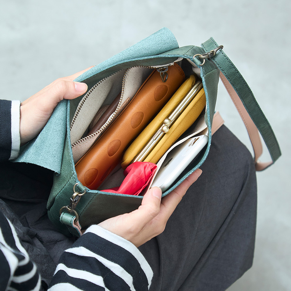 kanmi（カンミ） Kanmi. fuwari ポシェット B24-06 かんみ バッグ ショルダー 斜め掛け 肩掛け ブランド ギフト プレゼント 母の日 本革 レザー 日本製 ...