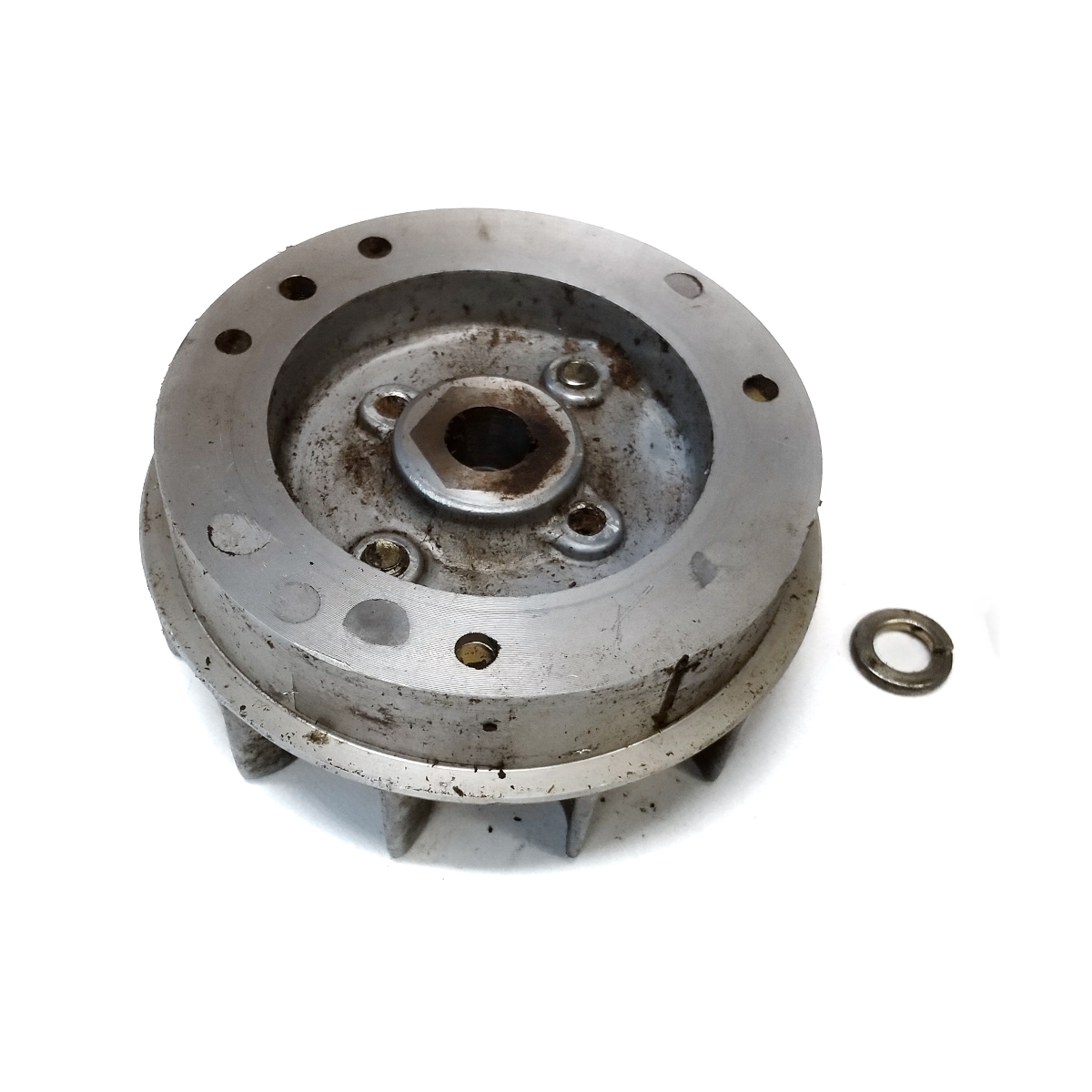 新ダイワ チェーンソー 部品パーツ フライホイール E305AV : ひがしまる商店 - 通販 - Yahoo!ショッピング