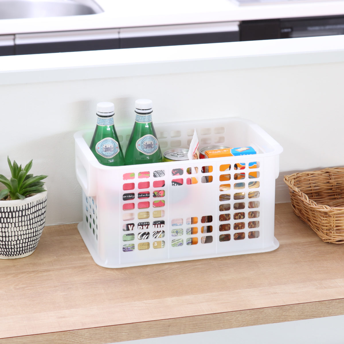 サンコープラスチック バスケット ブライトコンテナー プラスチック （ 幅32.6×奥行22.1×高さ17.4cm かご カゴ 収納ボックス ...
