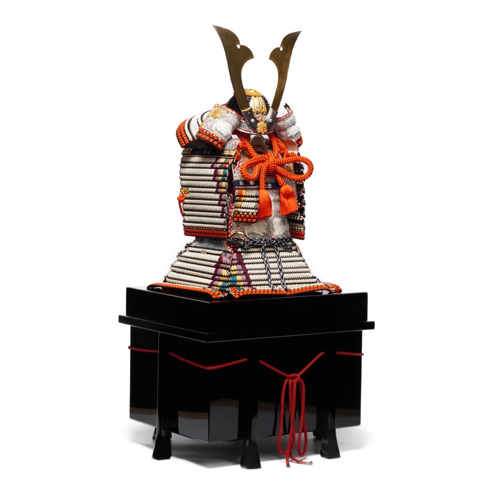 【五月人形】三分之一 国宝模写 白糸威褄取 奉納鎧飾り〈雄山作〉[235-059] : 人形の岩崎Yahoo!店 - 通販 - Yahoo!ショッピング