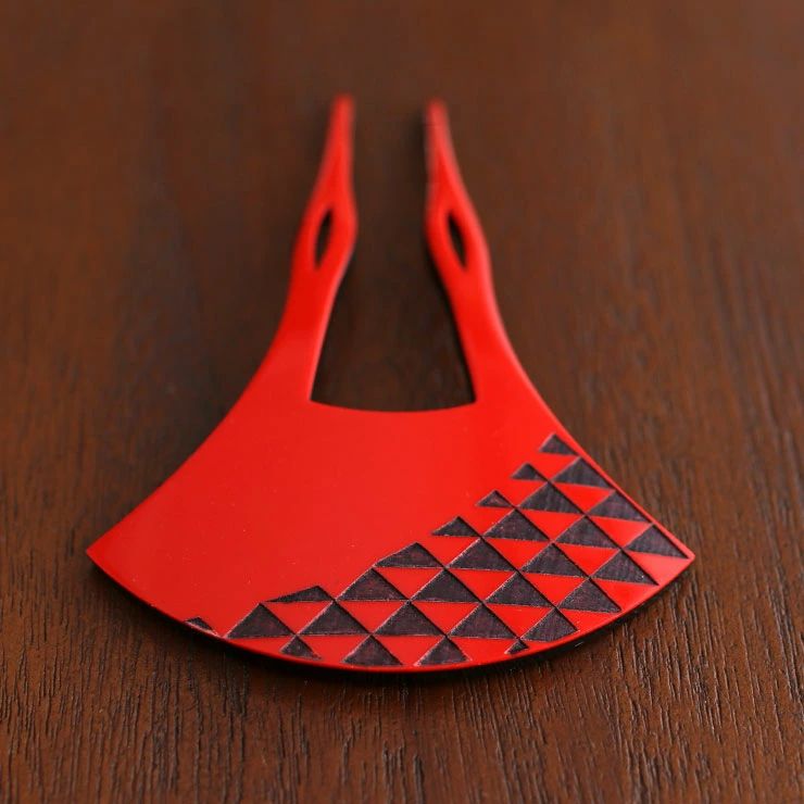 髪飾り 簪 バチ型 ウロコ 文様 朱色 日本製 かんざし(9814-2) ヘアアクセサリー 着物 訪問着 小紋 振袖 留袖 付下げ 浴衣 入学式 結婚式 卒業式 : 街着屋・きもの遊び ...