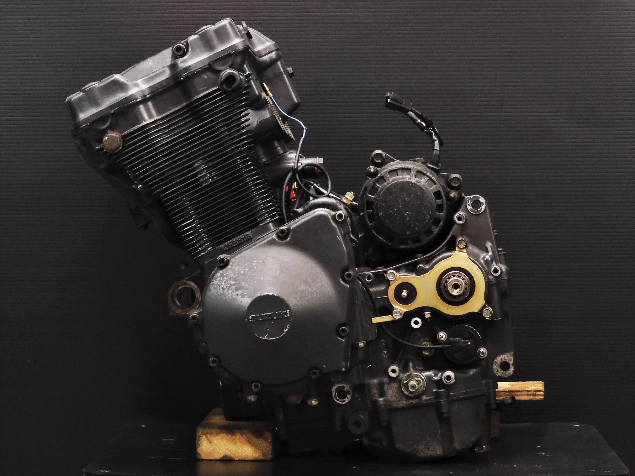 代購代標第一品牌－樂淘letao－【評価B】送料0円 GSX-R1100 GU74A 油冷 当時物 実動 純正 好調 エンジン U703 走行距離表示13,368km 始動動画有 ヘッドカバー欠け有