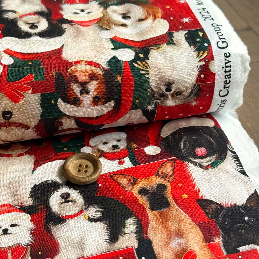 USAコットン Christmas Dogs(クリスマスドッグ)サンタクロース 犬 わんちゃん柄 シーチング生地 QT Fabrics(QT ...
