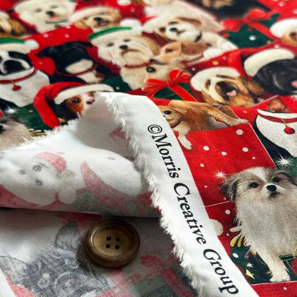 USAコットン Christmas Dogs(クリスマスドッグ)サンタクロース 犬 わんちゃん柄 シーチング生地 QT Fabrics(QT ...