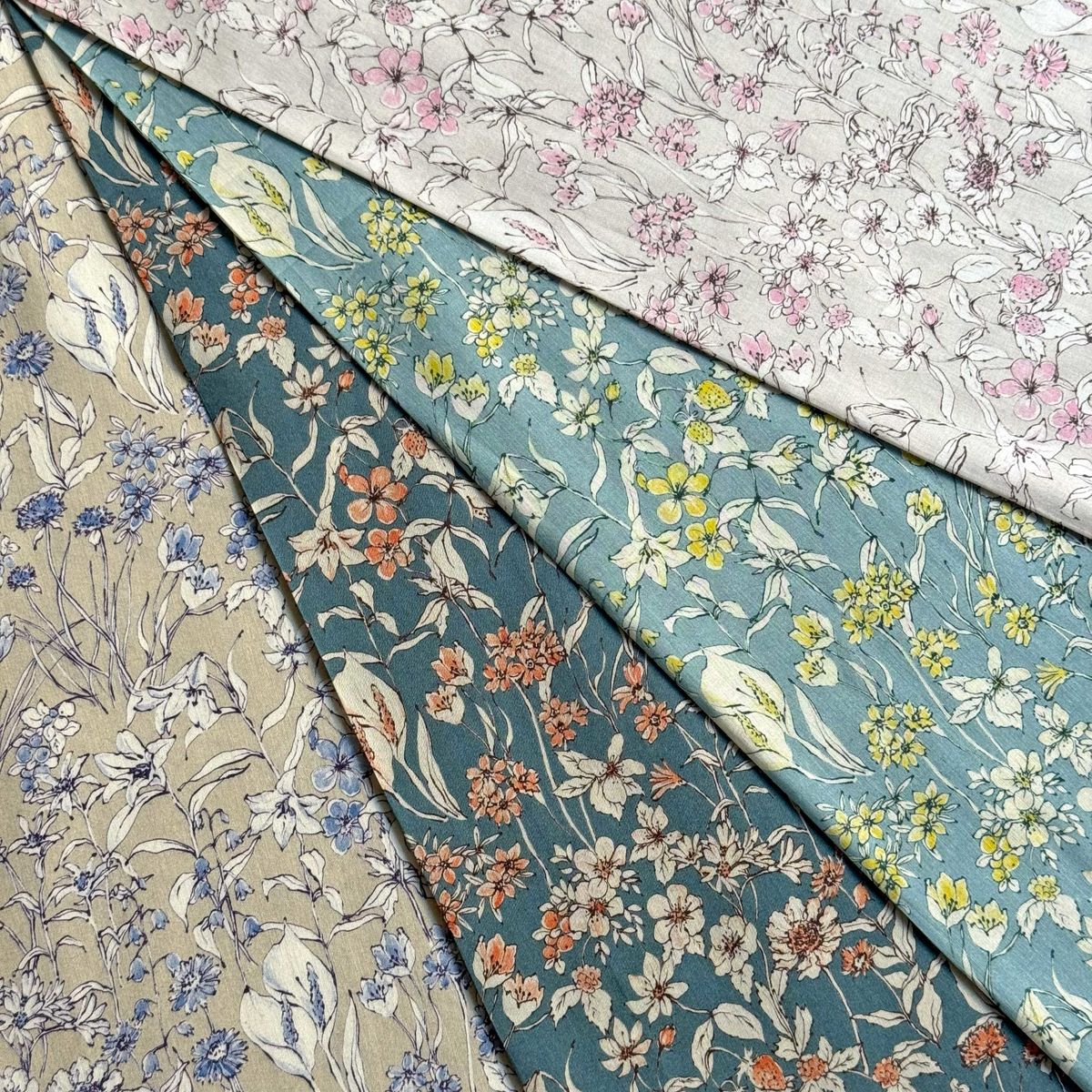 LIBERTY.（リバティ） LIBERTY FABRICS リバティプリント 国産タナローン生地(エターナル)＜Wandervogel ...