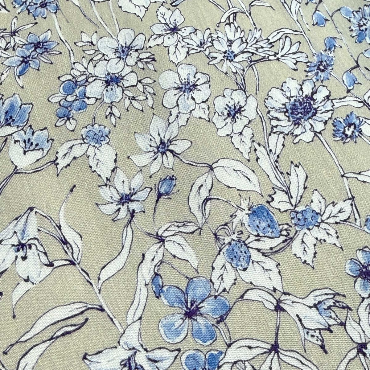 LIBERTY.（リバティ） LIBERTY FABRICS リバティプリント 国産タナローン生地(エターナル)＜Wandervogel ...