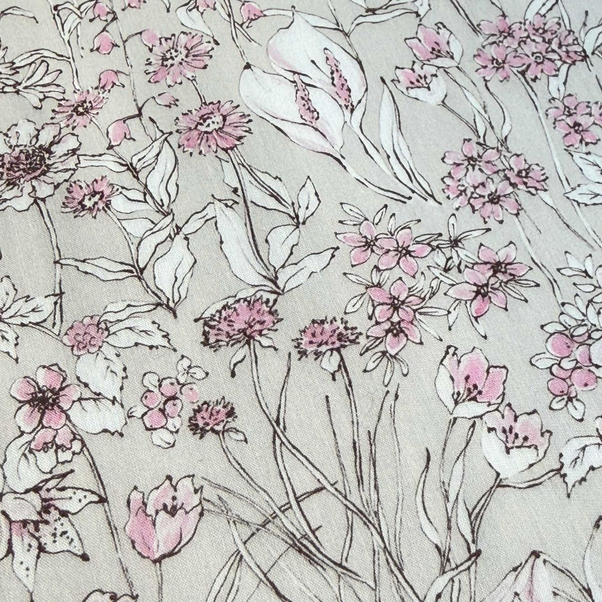 LIBERTY.（リバティ） LIBERTY FABRICS リバティプリント 国産タナローン生地(エターナル)＜Wandervogel ...