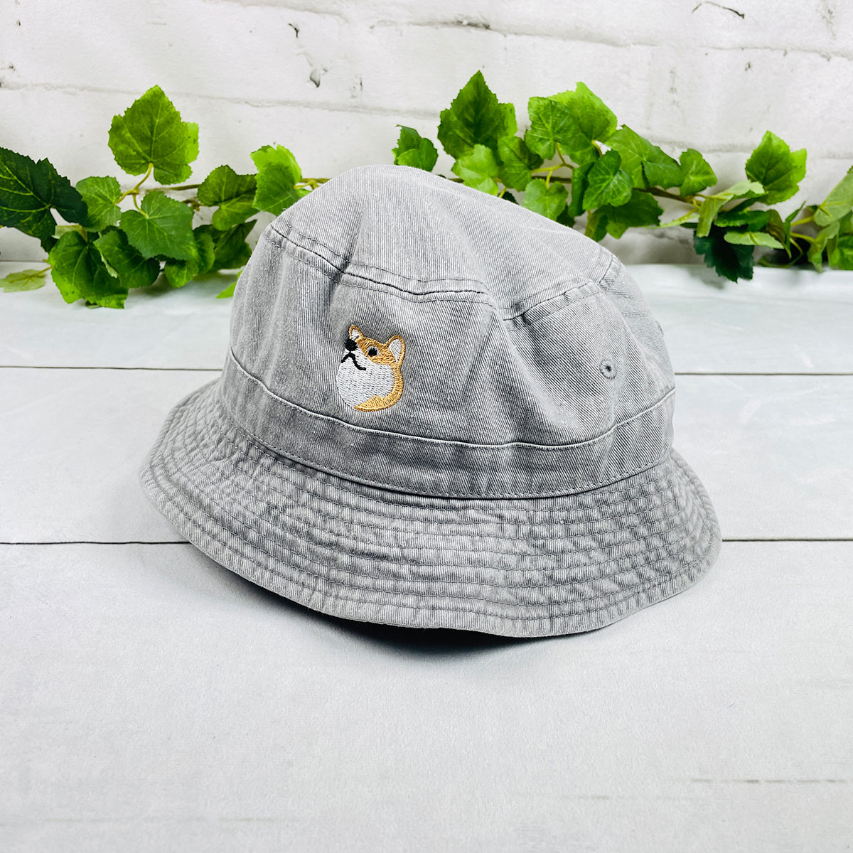 NEWHATTAN STANDARD HAT LABO 柴犬フェイス カスタム刺繍 ピグメントダイバケットハット（帽子） : モフタス・ストア ...