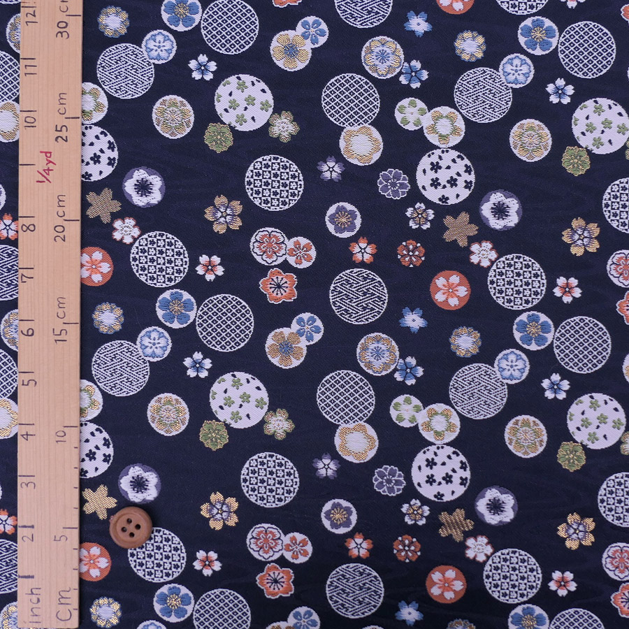 金襴生地(金らん) 流水に丸紋と桜(紺) 10cm単位 切り売り : 布がたり ヤフー店 - 通販 - Yahoo!ショッピング