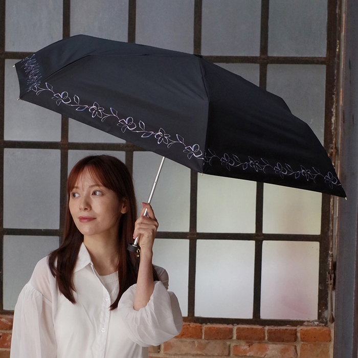 ニフティカラーズ 折りたたみ傘 日傘 遮光 フラワー クラウンミニ55 晴雨兼用 レディース 超撥水 熱中症対策 ブラック オフホワイト ギフト nifty colors 2466 : シーズ ...