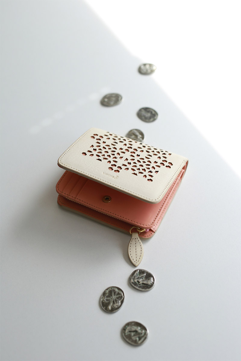 genten 【選べるノベルティ付】 ゲンテン Flutter cut work フラッターカットワーク 小銭入れ付き二つ折り財布 49596 ...