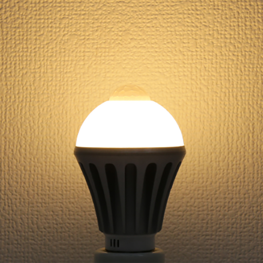 センサーライト LED電球 60w相当 7W 人感センサー E17 E26 自動点灯 自動消灯 電球色 昼白色 自然色 照明 工事不要 簡単取り付け 玄関 廊下 トイレ : 小川万事屋 ...