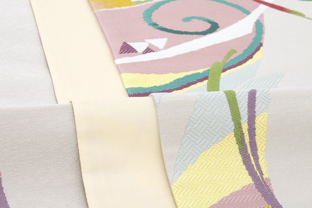 訳あり 袋帯 未仕立て 志都香 薄灰色 ライトグレー 青 黄色 露芝 唐草