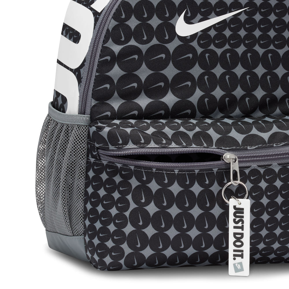 NIKE ナイキ キッズ ブラジリア JDI ジュニア ミニ バックパック (11L) 子供用 HM5547-070 スモーク バッグパック ...