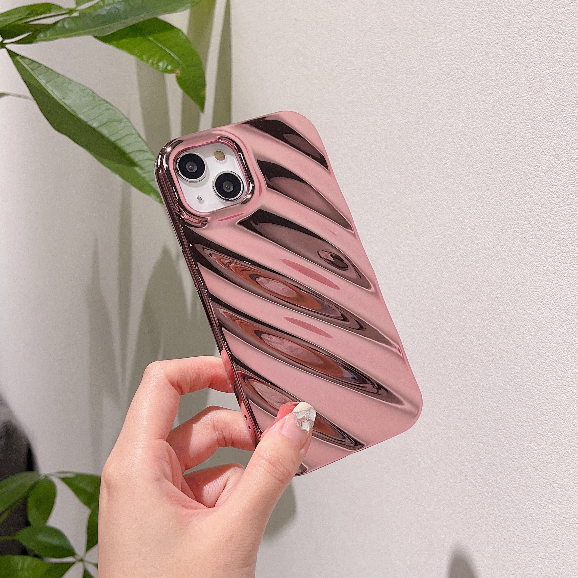 UNiCASE iPhoneケース iPhone15 15Pro 14 13 スマホケース スマホ ケース 背面型 なみなみ SNS映え メタリック ウェーブ ストラップホール付き 韓国 ...