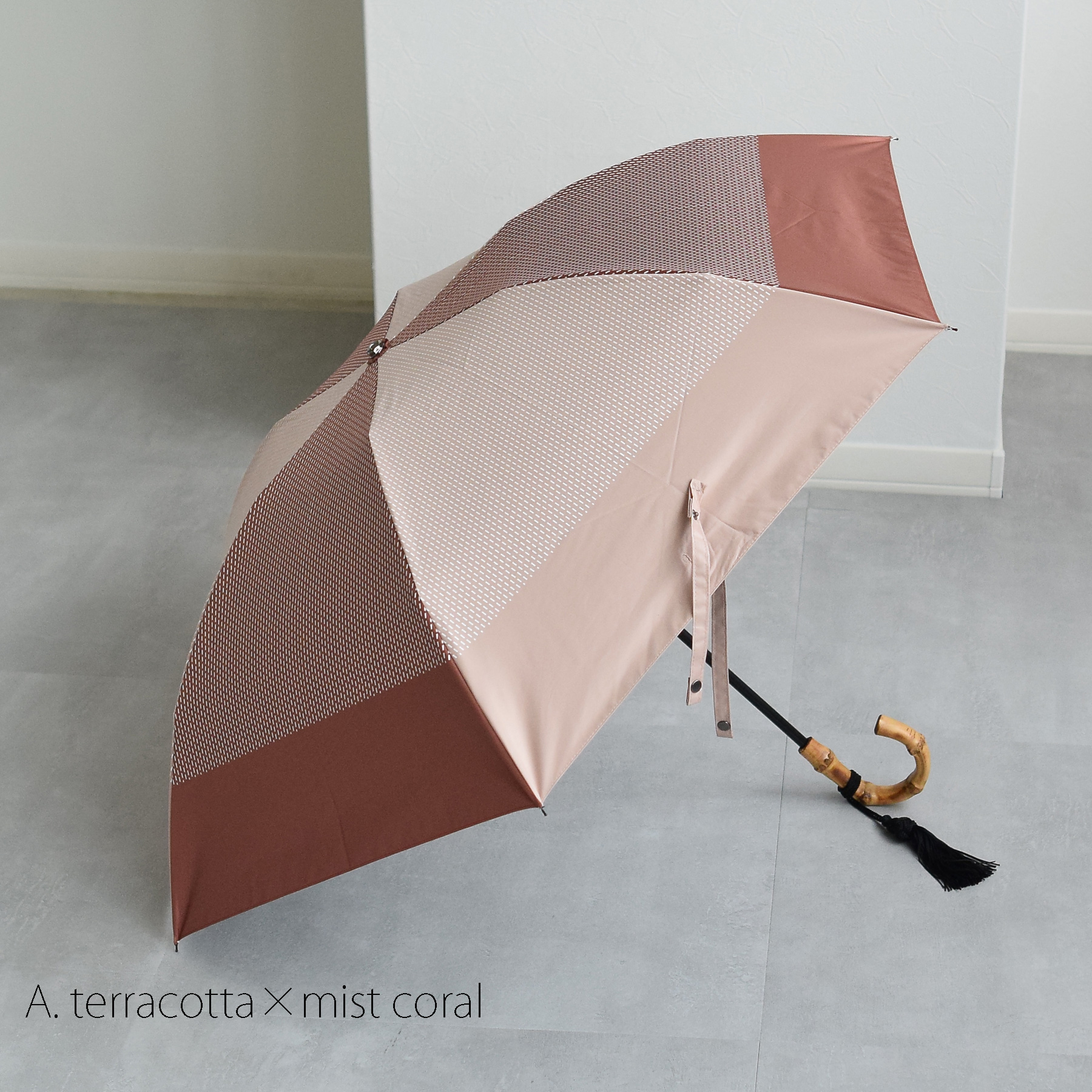 utatane 日傘 完全遮光 折りたたみ 内ストラップ付 3段55cm バイカラーエジプト バンブーハンドル UV遮蔽率99.9％以上 一級遮光 晴雨兼用 軽量 UVカット キットB ...