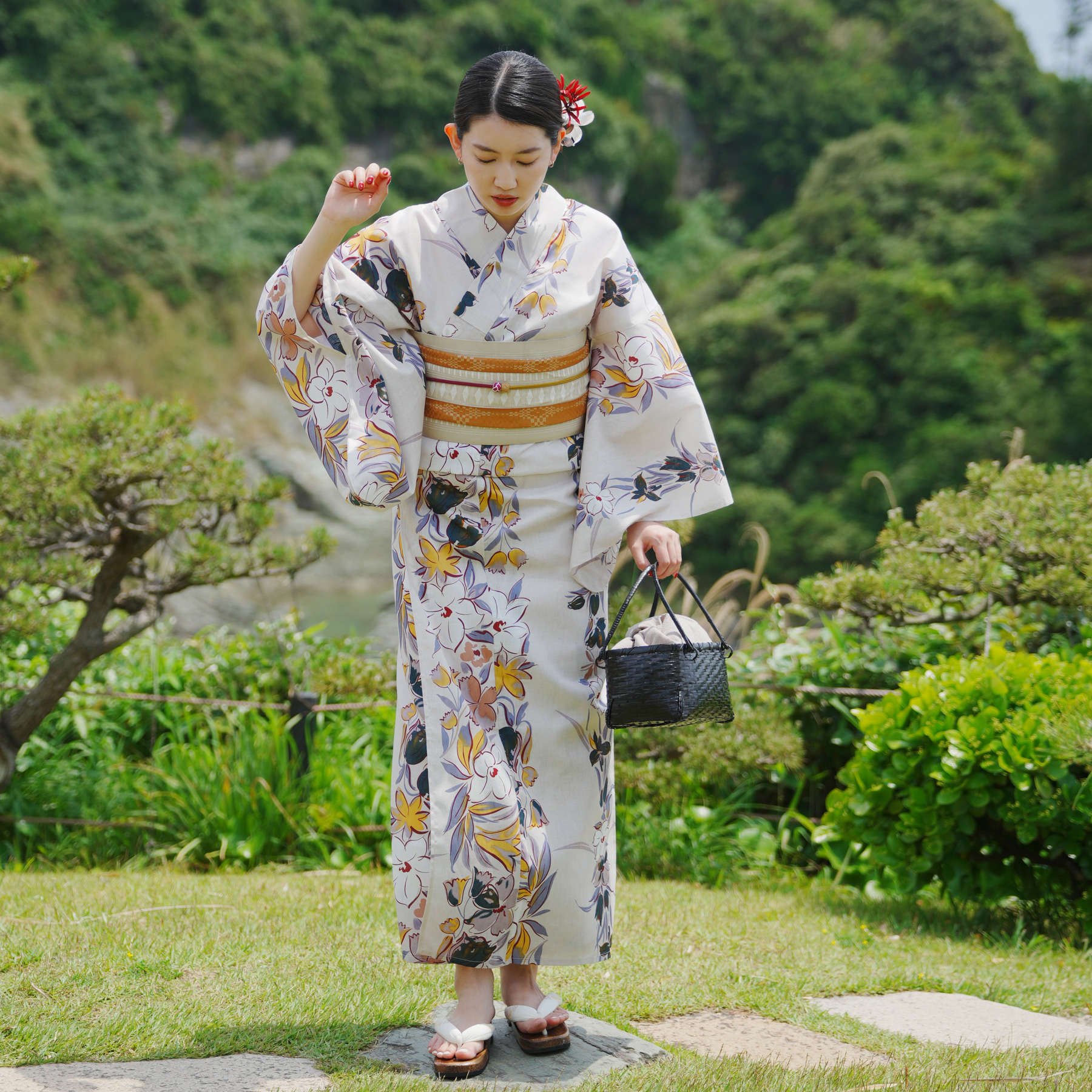 utatane 浴衣 レディース セット 高級変わり織 浴衣3点セット からしの百合片寄せ ゆったり 3L 浴衣セット（ゆかた・帯・下駄）大きい 広幅 : 浴衣通販 utatane - 通販 ...