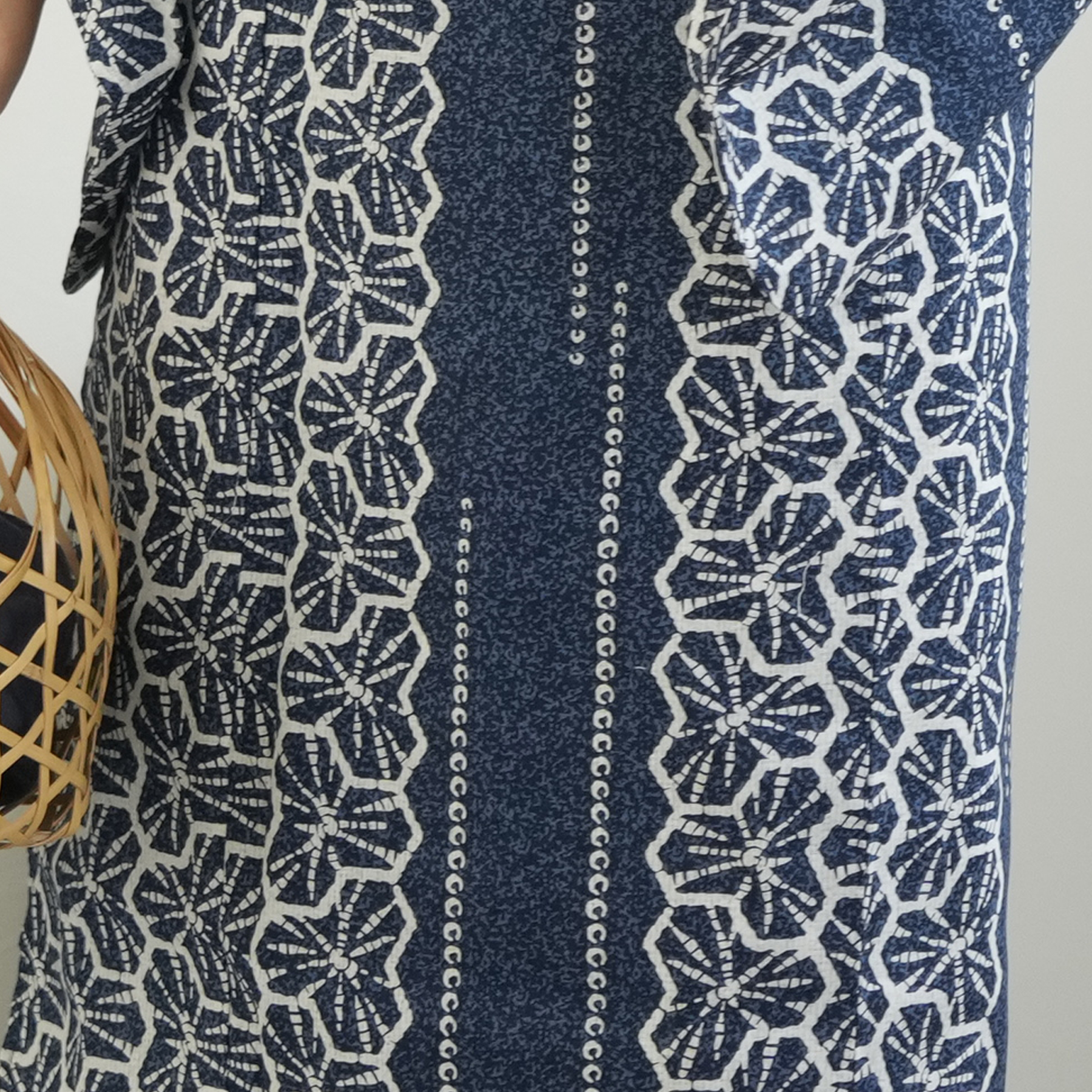 utatane 浴衣 レディース セット 高級変わり織 浴衣3点セット 紺色の絞り柄 ゆったりサイズ 3Lサイズ 浴衣セット（ゆかた・帯・下駄）レトロ 大きい : 浴衣通販 utatane ...