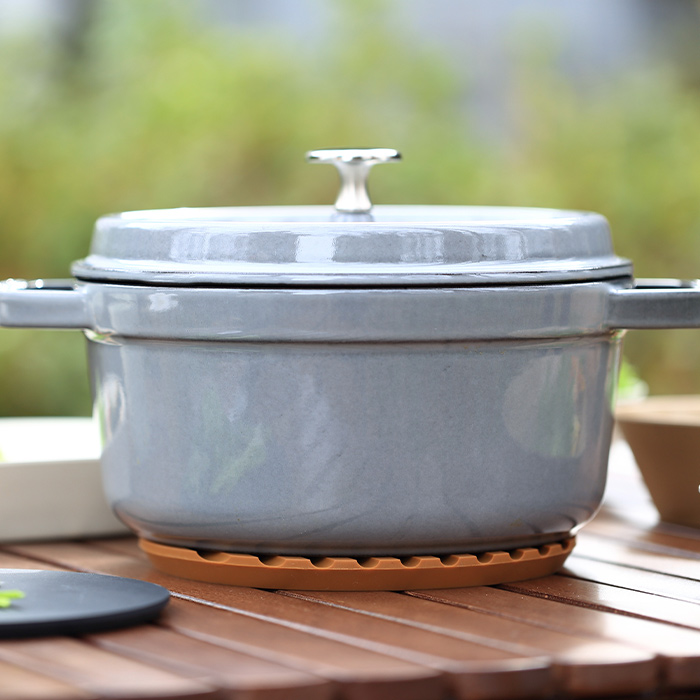 ideaco usumono Trivet ウスモノ トリベット 鍋敷き 鍋 鍋置き シリコン 食洗器対応維 丸型 直径約17cm キッチン アウトドア タン オフブラック イデアコ ...