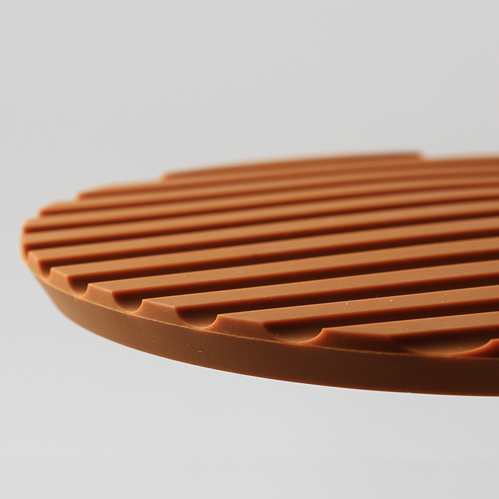 ideaco usumono Trivet ウスモノ トリベット 鍋敷き 鍋 鍋置き シリコン 食洗器対応維 丸型 直径約17cm キッチン アウトドア タン オフブラック イデアコ ...